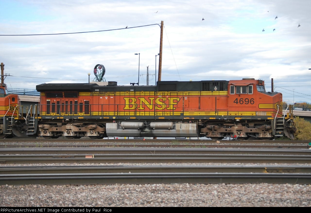 BNSF 4696